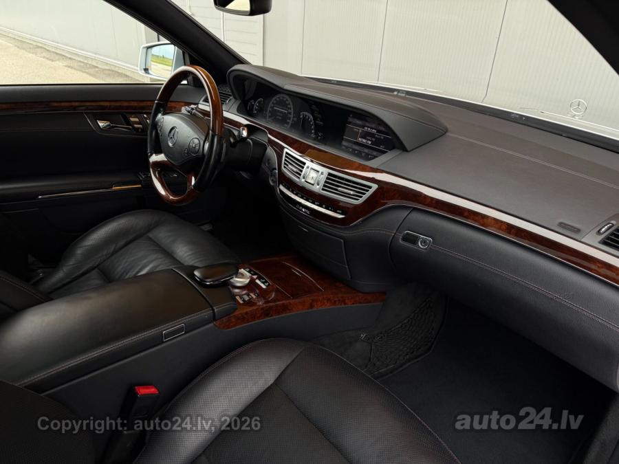 Pelēks Mercedes-Benz S-Class 2011 Tallina, ar dzinēja tilpumu 4.70 L un nobraukumu 274 tūkst. km par 18900 €, foto 11 vietnē AUTOMOTO.COM.LV