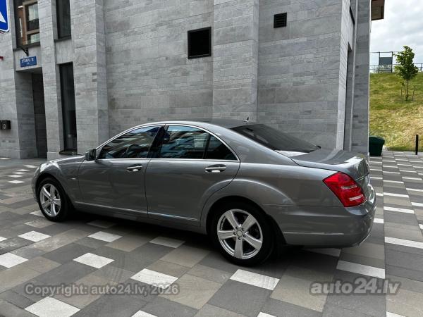 Grey Mercedes-Benz S-Class 2012 in Tallinn, with an engine capacity of 4.70 L and mileage of 165 thousand km for 16000 €, photo 1 on AUTOMOTO.COM.LV