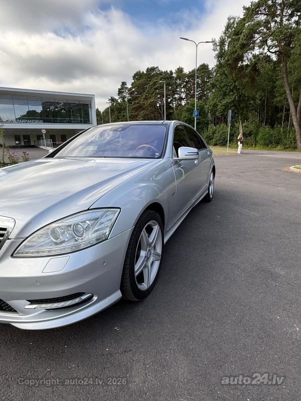 Grey Mercedes-Benz S-Class 2012 in Tallinn, with an engine capacity of 3.50 L and mileage of 317 thousand km for 12499 €, photo 2 on AUTOMOTO.COM.LV