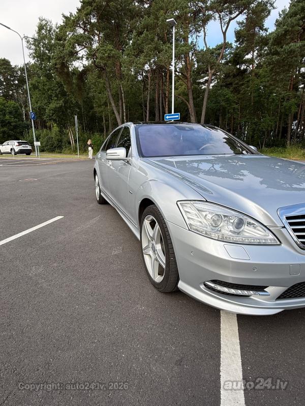 Grey Mercedes-Benz S-Class 2012 in Tallinn, with an engine capacity of 3.50 L and mileage of 317 thousand km for 12499 €, photo 3 on AUTOMOTO.COM.LV