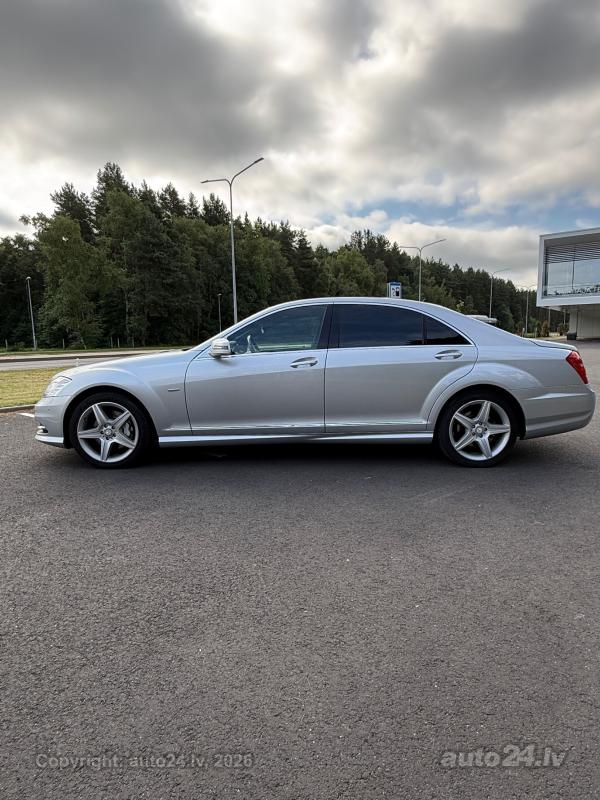 Grey Mercedes-Benz S-Class 2012 in Tallinn, with an engine capacity of 3.50 L and mileage of 317 thousand km for 12499 €, photo 4 on AUTOMOTO.COM.LV