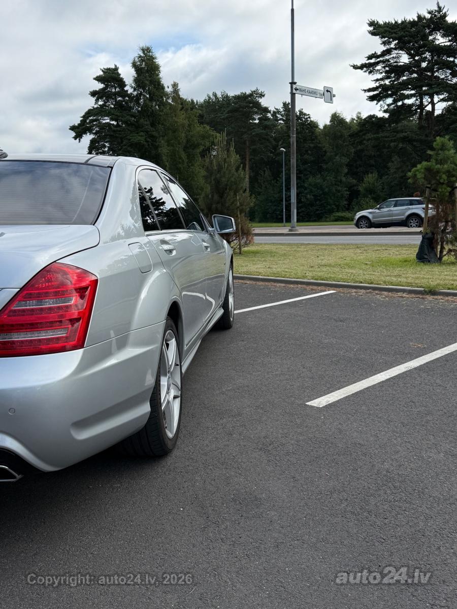 Pelēks Mercedes-Benz S-Class 2012 Tallina, ar dzinēja tilpumu 3.50 L un nobraukumu 317 tūkst. km par 12499 €, foto 13 vietnē AUTOMOTO.COM.LV