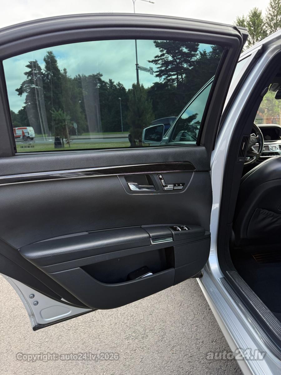 Pelēks Mercedes-Benz S-Class 2012 Tallina, ar dzinēja tilpumu 3.50 L un nobraukumu 317 tūkst. km par 12499 €, foto 17 vietnē AUTOMOTO.COM.LV