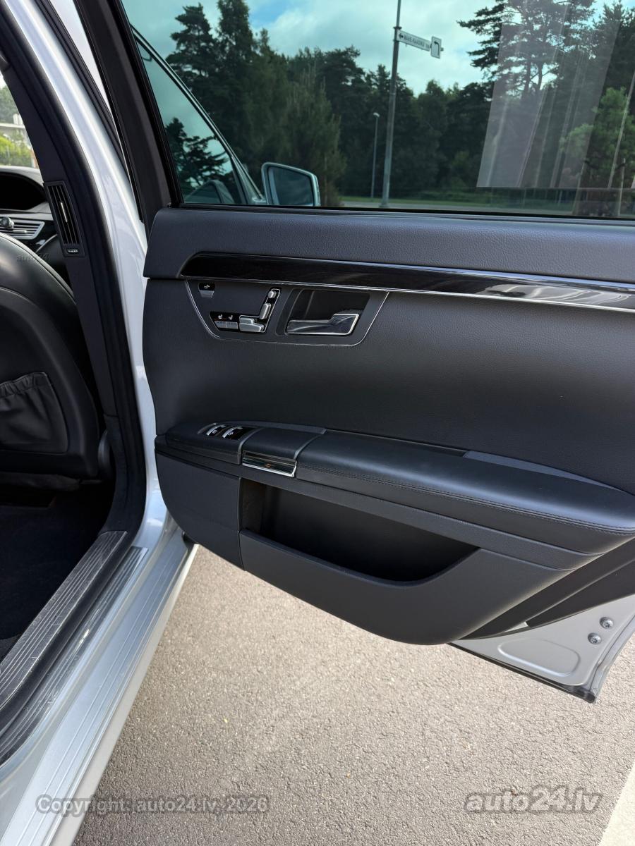 Pelēks Mercedes-Benz S-Class 2012 Tallina, ar dzinēja tilpumu 3.50 L un nobraukumu 317 tūkst. km par 12499 €, foto 18 vietnē AUTOMOTO.COM.LV