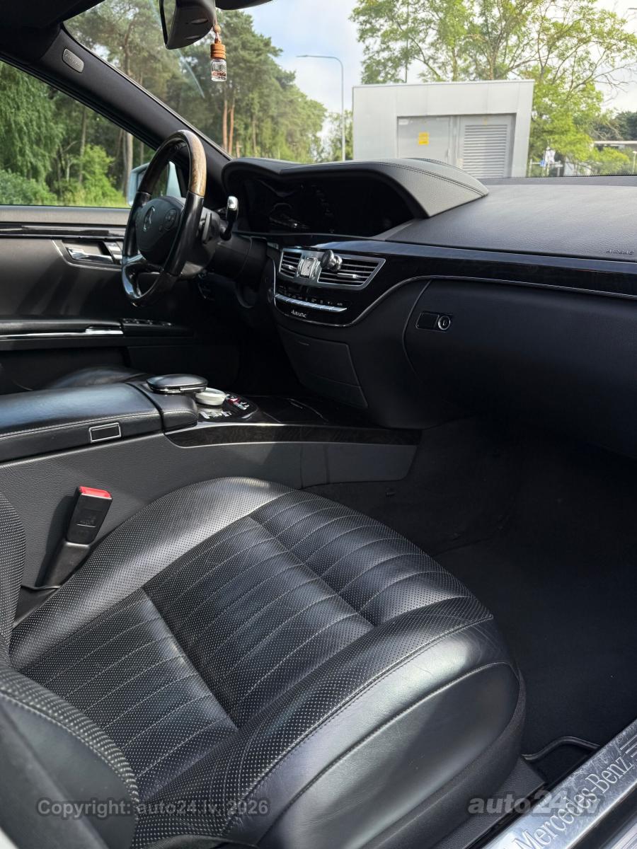 Pelēks Mercedes-Benz S-Class 2012 Tallina, ar dzinēja tilpumu 3.50 L un nobraukumu 317 tūkst. km par 12499 €, foto 19 vietnē AUTOMOTO.COM.LV