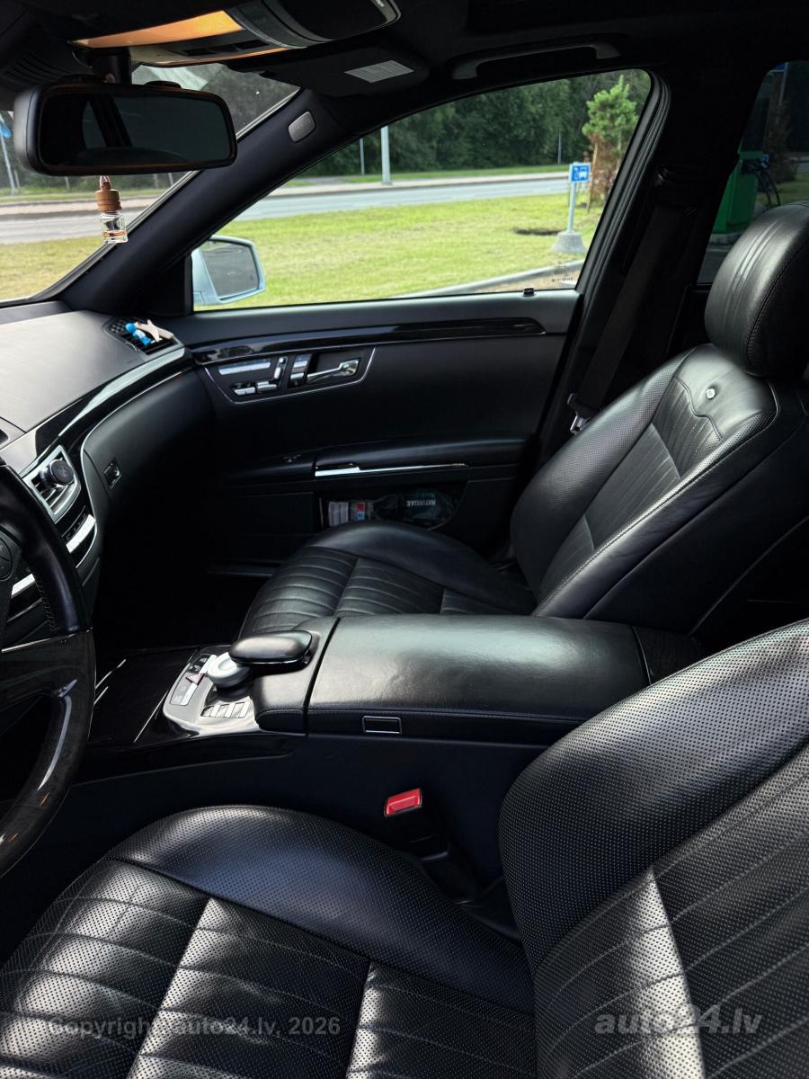 Pelēks Mercedes-Benz S-Class 2012 Tallina, ar dzinēja tilpumu 3.50 L un nobraukumu 317 tūkst. km par 12499 €, foto 23 vietnē AUTOMOTO.COM.LV