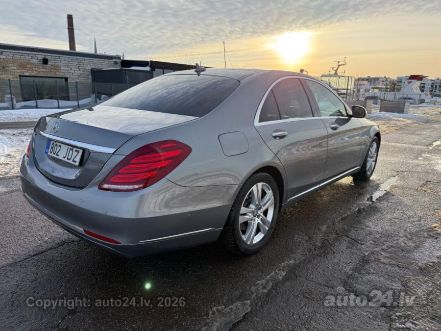 Grey Mercedes-Benz S-Class 2015 in Tallinn, with an engine capacity of 3.00 L and mileage of 122 thousand km for 24900 €, photo 3 on AUTOMOTO.COM.LV