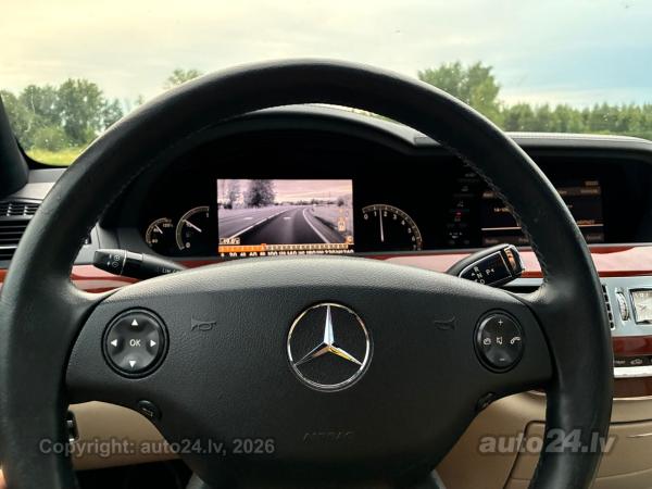 Красный Мерседес С Класс 2006 в Тарту, объемом двигателя 5.50 л и пробегом 385 тыс. км за 4999 €, фото 9 на AUTOMOTO.COM.LV