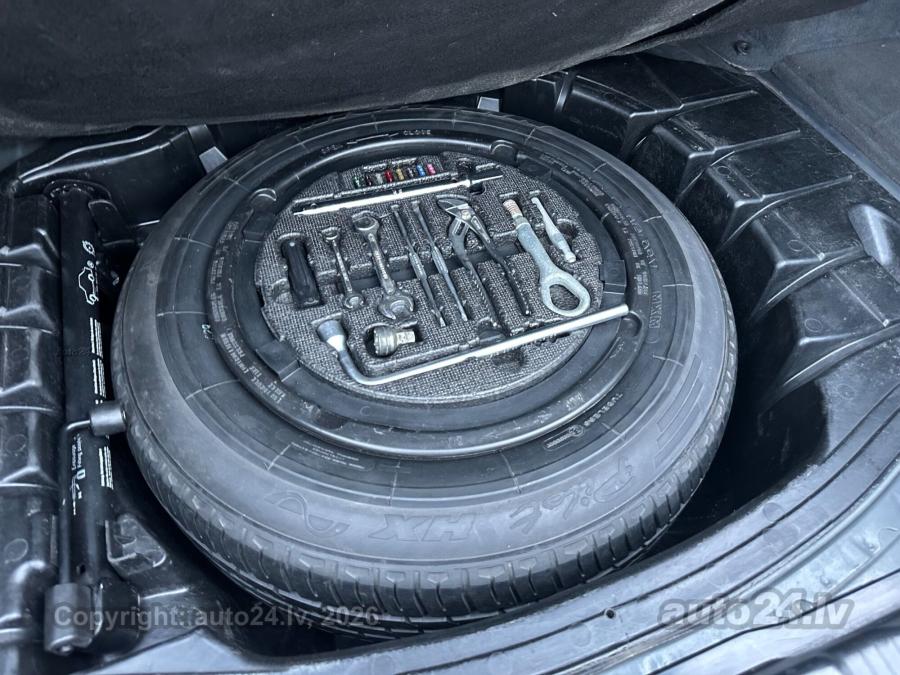 Mercedes-Benz S-Class 2004 in Tallinn, with an engine capacity of 3.20 L and mileage of 205 thousand km for 4499 €, photo 30 on AUTOMOTO.COM.LV