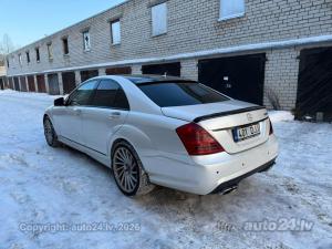 Balts Mercedes-Benz S-Class 2007 Tallina, ar dzinēja tilpumu 3.00 L un nobraukumu 373 tūkst. km par 7999 €, foto 4 vietnē AUTOMOTO.COM.LV
