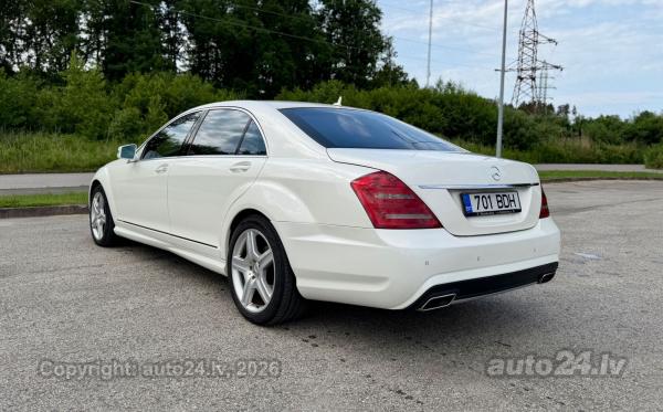 Balts Mercedes-Benz S-Class 2007 Hāpsalu, ar dzinēja tilpumu 3.00 L un nobraukumu 239 tūkst. km par 10700 €, foto 4 vietnē AUTOMOTO.COM.LV