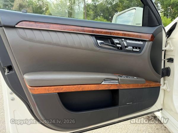 Balts Mercedes-Benz S-Class 2007 Hāpsalu, ar dzinēja tilpumu 3.00 L un nobraukumu 239 tūkst. km par 10700 €, foto 9 vietnē AUTOMOTO.COM.LV
