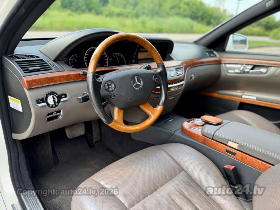 Balts Mercedes-Benz S-Class 2007 Hāpsalu, ar dzinēja tilpumu 3.00 L un nobraukumu 239 tūkst. km par 10700 €, foto 11 vietnē AUTOMOTO.COM.LV