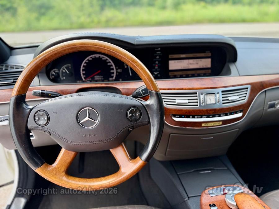 Balts Mercedes-Benz S-Class 2007 Hāpsalu, ar dzinēja tilpumu 3.00 L un nobraukumu 239 tūkst. km par 10700 €, foto 12 vietnē AUTOMOTO.COM.LV