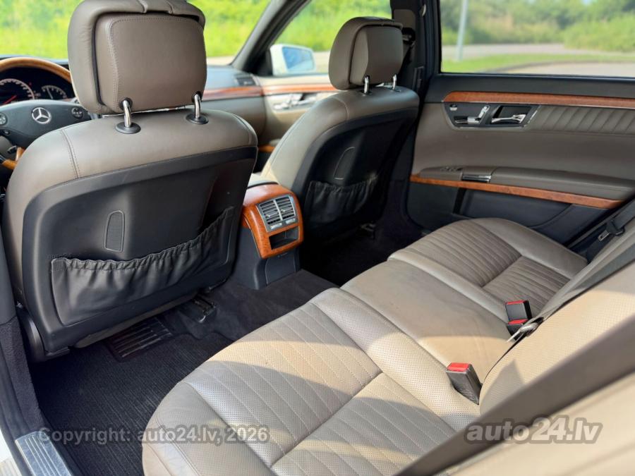 Balts Mercedes-Benz S-Class 2007 Hāpsalu, ar dzinēja tilpumu 3.00 L un nobraukumu 239 tūkst. km par 10700 €, foto 13 vietnē AUTOMOTO.COM.LV