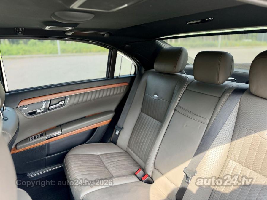 Balts Mercedes-Benz S-Class 2007 Hāpsalu, ar dzinēja tilpumu 3.00 L un nobraukumu 239 tūkst. km par 10700 €, foto 15 vietnē AUTOMOTO.COM.LV