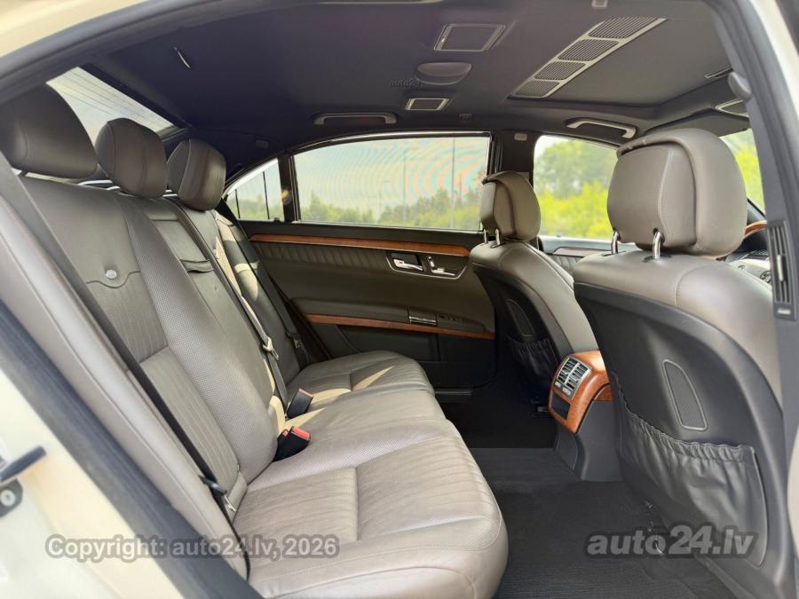Balts Mercedes-Benz S-Class 2007 Hāpsalu, ar dzinēja tilpumu 3.00 L un nobraukumu 239 tūkst. km par 10700 €, foto 16 vietnē AUTOMOTO.COM.LV