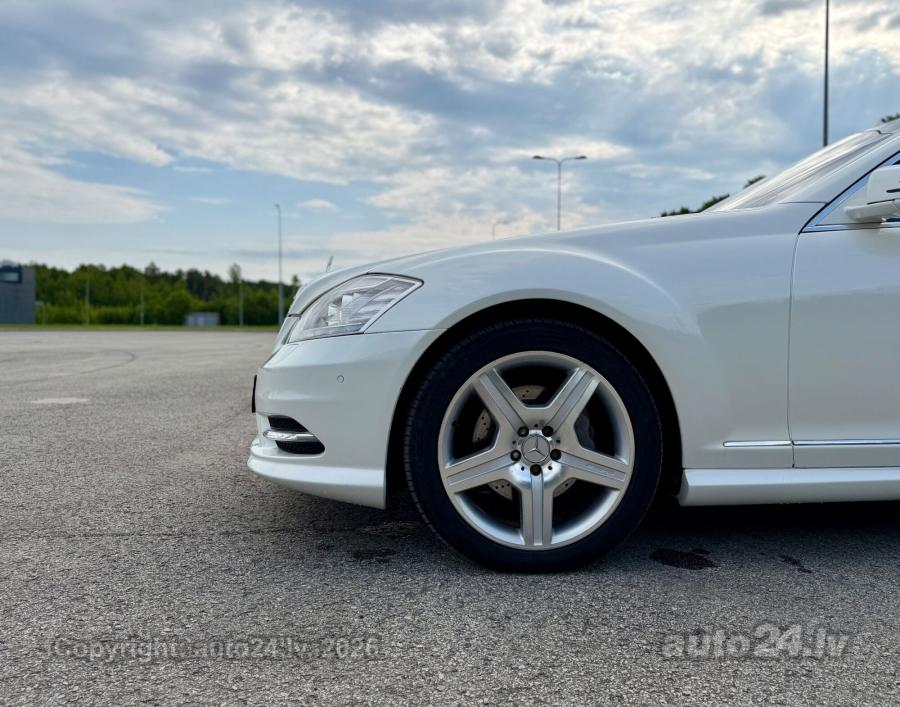 Balts Mercedes-Benz S-Class 2007 Hāpsalu, ar dzinēja tilpumu 3.00 L un nobraukumu 239 tūkst. km par 10700 €, foto 18 vietnē AUTOMOTO.COM.LV
