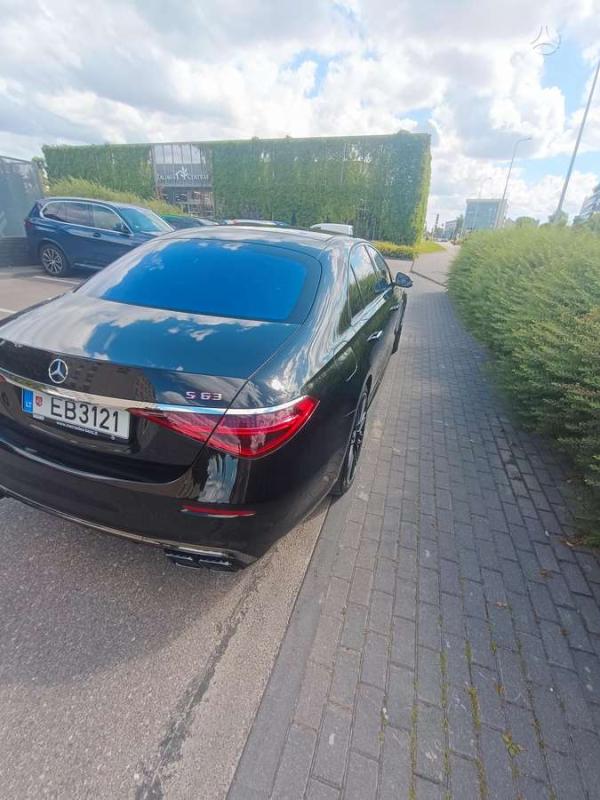 Melns Mercedes-Benz S63 AMG 2023 Viļņa, ar dzinēja tilpumu 3.98 L un nobraukumu 100 tūkst. km par 150000 €, foto 6 vietnē AUTOMOTO.COM.LV