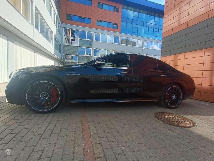 Melns Mercedes-Benz S63 AMG 2023 Viļņa, ar dzinēja tilpumu 3.98 L un nobraukumu 100 tūkst. km par 150000 €, foto 14 vietnē AUTOMOTO.COM.LV