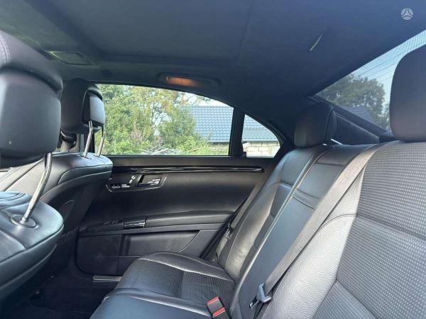 Черный Мерседес S63 AMG 2007 в Вильнюс, объемом двигателя 6.20 л и пробегом 164 тыс. км за 23800 €, фото 9 на AUTOMOTO.COM.LV