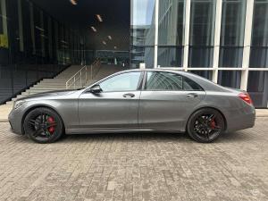 Черный Мерседес S63 AMG 2020 в Вильнюс, объемом двигателя 3.98 л и пробегом 93 тыс. км за 57500 €, фото 4 на AUTOMOTO.COM.LV