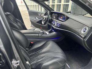 Черный Мерседес S63 AMG 2020 в Вильнюс, объемом двигателя 3.98 л и пробегом 93 тыс. км за 57500 €, фото 12 на AUTOMOTO.COM.LV