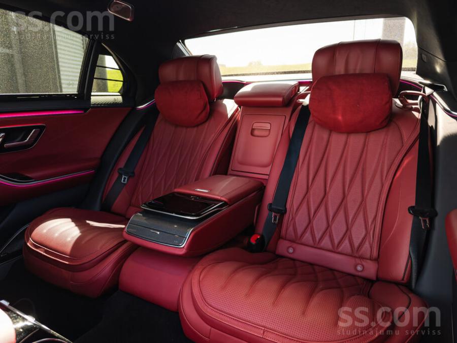 Melns Mercedes-Benz S63 AMG 2024 Rīga, ar dzinēja tilpumu 4.00 L un nobraukumu 26 tūkst. km par 175000 €, foto 18 vietnē AUTOMOTO.COM.LV