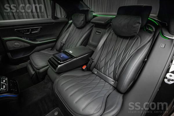 Melns Mercedes-Benz S63 AMG 2025 Tukums, ar dzinēja tilpumu 4.00 L un nobraukumu 0 tūkst. km par 159990 €, foto 9 vietnē AUTOMOTO.COM.LV