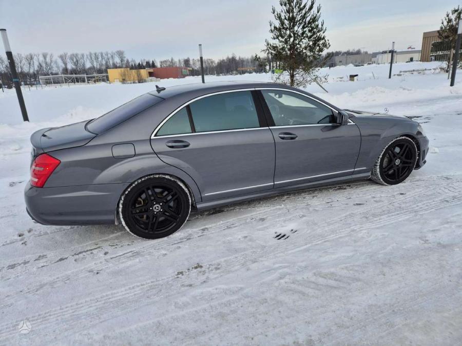 Grey Mercedes-Benz S63 AMG 2010 in Klaipeda, with an engine capacity of 6.21 L and mileage of 181 thousand km for 22000 €, photo 12 on AUTOMOTO.COM.LV