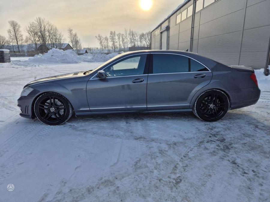 Grey Mercedes-Benz S63 AMG 2010 in Klaipeda, with an engine capacity of 6.21 L and mileage of 181 thousand km for 22000 €, photo 21 on AUTOMOTO.COM.LV