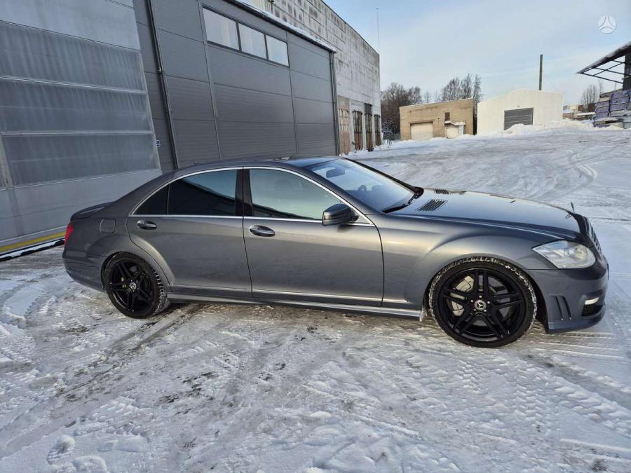 Grey Mercedes-Benz S63 AMG 2010 in Klaipeda, with an engine capacity of 6.21 L and mileage of 181 thousand km for 22000 €, photo 25 on AUTOMOTO.COM.LV