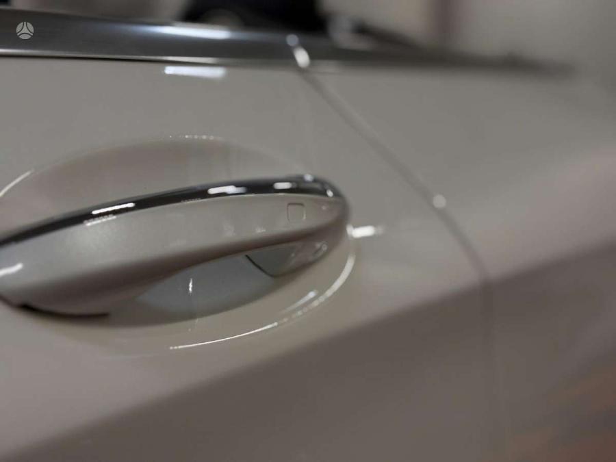 White Mercedes-Benz S63 AMG 2019 in Vilnius, with an engine capacity of 3.98 L and mileage of 66 thousand km for 89630 €, photo 12 on AUTOMOTO.COM.LV