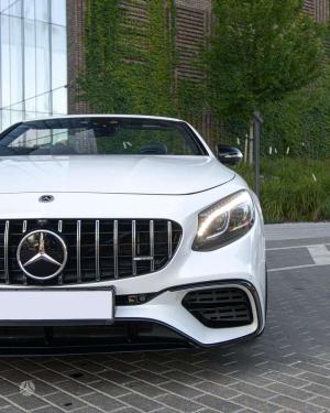 Белый Мерседес S63 AMG 2019 в Вильнюс, объемом двигателя 3.98 л и пробегом 66 тыс. км за 86300 €, фото 5 на AUTOMOTO.COM.LV