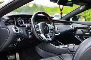 White Mercedes-Benz S63 AMG 2016 in Kretinga, with an engine capacity of 5.46 L and mileage of 95 thousand km for 79000 €, photo 16 on AUTOMOTO.COM.LV