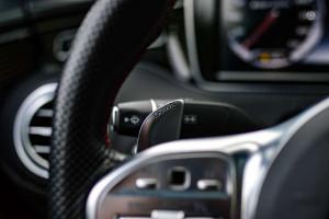 White Mercedes-Benz S63 AMG 2016 in Kretinga, with an engine capacity of 5.46 L and mileage of 95 thousand km for 79000 €, photo 29 on AUTOMOTO.COM.LV