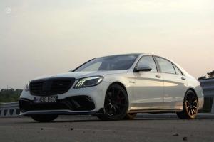 Белый Мерседес S63 AMG 2014 в Каунас, объемом двигателя 5.46 л и пробегом 63 тыс. км за 48000 €, фото 3 на AUTOMOTO.COM.LV