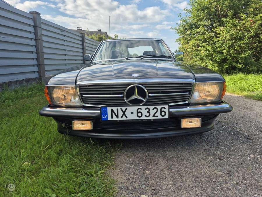 Black Mercedes-Benz sl-300 1985 in Riga, with an engine capacity of 2.96 L and mileage of 244 thousand km for 22400 €, photo 3 on AUTOMOTO.COM.LV