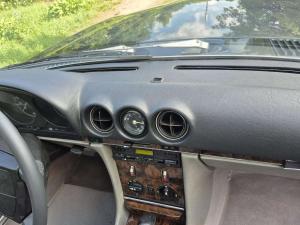 Black Mercedes-Benz sl-300 1985 in Riga, with an engine capacity of 2.96 L and mileage of 244 thousand km for 22400 €, photo 11 on AUTOMOTO.COM.LV