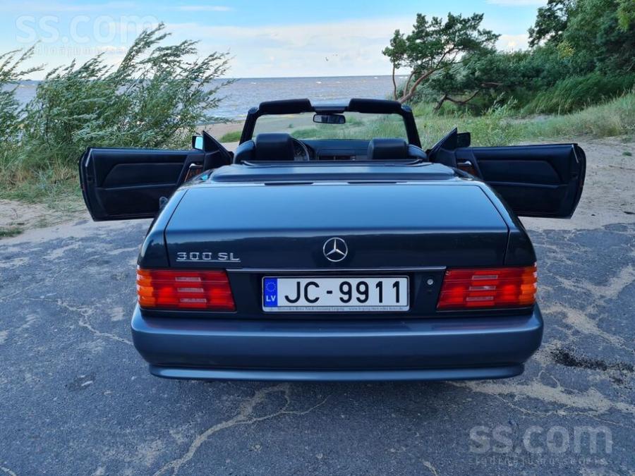 Черный Мерседес СЛ 300 1991 в Рига, объемом двигателя 3.00 л и пробегом 160 тыс. км за 12800 €, фото 4 на AUTOMOTO.COM.LV