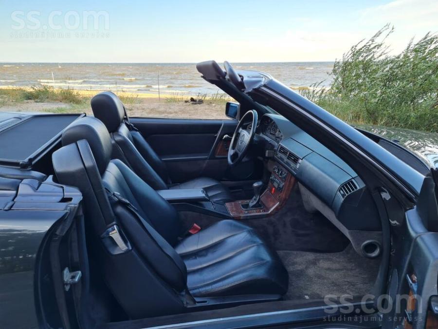 Черный Мерседес СЛ 300 1991 в Рига, объемом двигателя 3.00 л и пробегом 160 тыс. км за 12800 €, фото 5 на AUTOMOTO.COM.LV