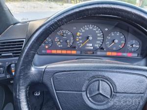 Черный Мерседес СЛ 300 1991 в Рига, объемом двигателя 3.00 л и пробегом 160 тыс. км за 12800 €, фото 9 на AUTOMOTO.COM.LV