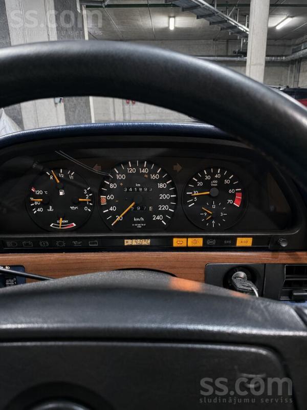 Grey Mercedes-Benz sl-300 1988 in Riga, with an engine capacity of 3.00 L and mileage of 342 thousand km for 7980 €, photo 7 on AUTOMOTO.COM.LV
