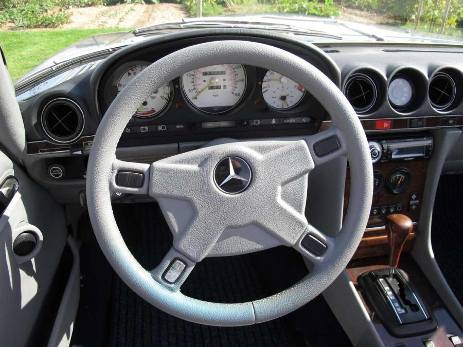 Zils Mercedes-Benz sl-380 1983 Palanga, ar dzinēja tilpumu 0.00 L un nobraukumu 1 tūkst. km par 12500 €, foto 4 vietnē AUTOMOTO.COM.LV