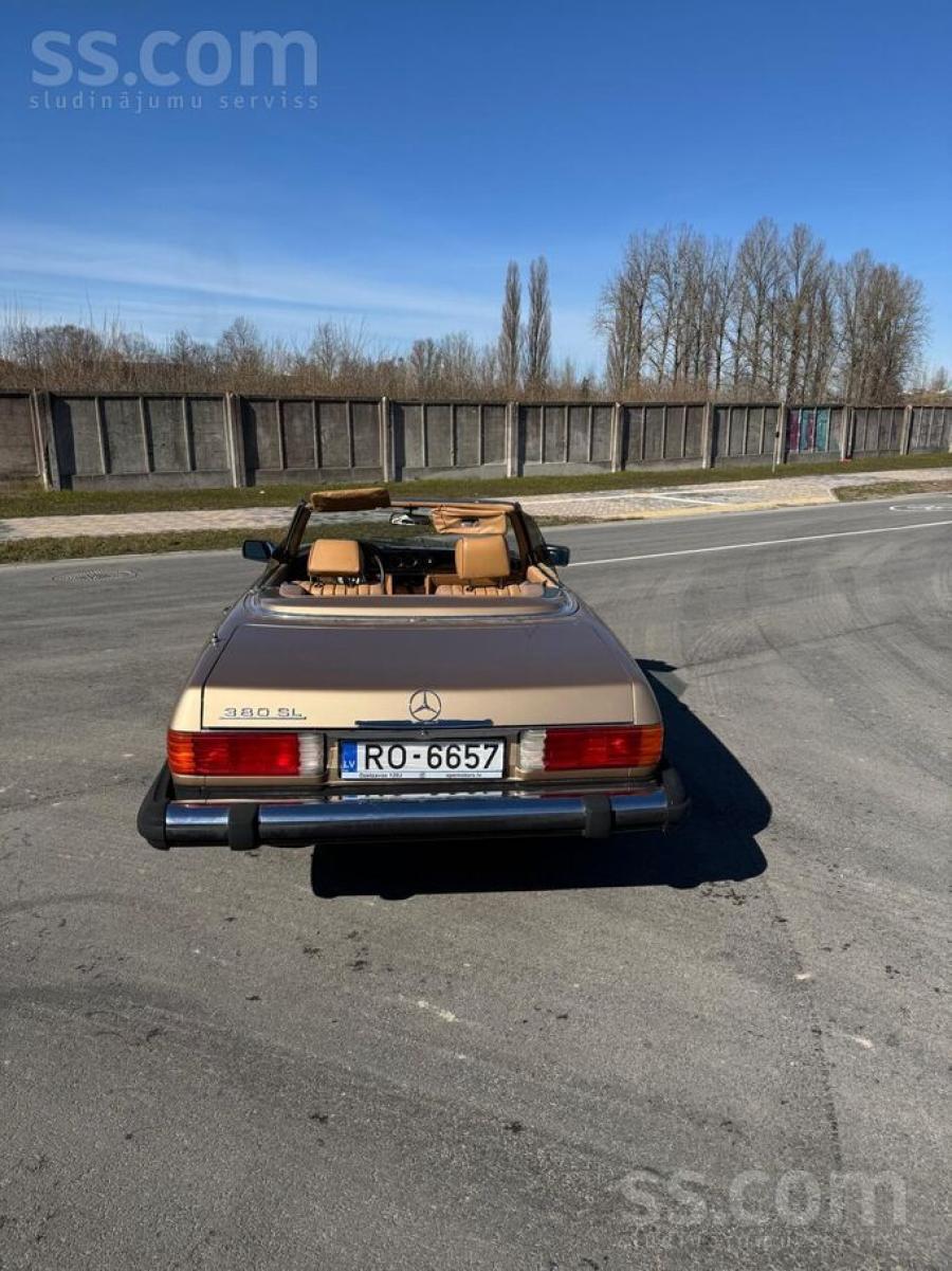 Dzeltens Mercedes-Benz sl-380 1983 Rīga, ar dzinēja tilpumu 3.80 L un nobraukumu 0 tūkst. km par 12799 €, foto 12 vietnē AUTOMOTO.COM.LV