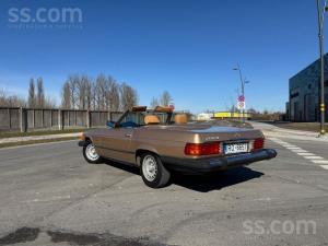 Dzeltens Mercedes-Benz sl-380 1983 Rīga, ar dzinēja tilpumu 3.80 L un nobraukumu 0 tūkst. km par 12799 €, foto 15 vietnē AUTOMOTO.COM.LV