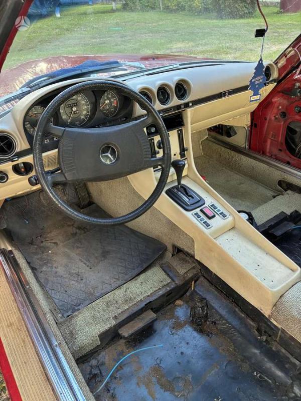 Sarkans Mercedes-Benz sl-450 1974 Mažeikiai, ar dzinēja tilpumu 4.50 L un nobraukumu 200 tūkst. km par 9000 €, foto 8 vietnē AUTOMOTO.COM.LV