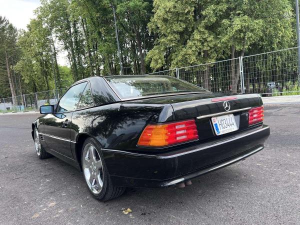 Черный Мерседес СЛ 500 1990 в Каунас, объемом двигателя 4.97 л и пробегом 200 тыс. км за 6999 €, фото 9 на AUTOMOTO.COM.LV