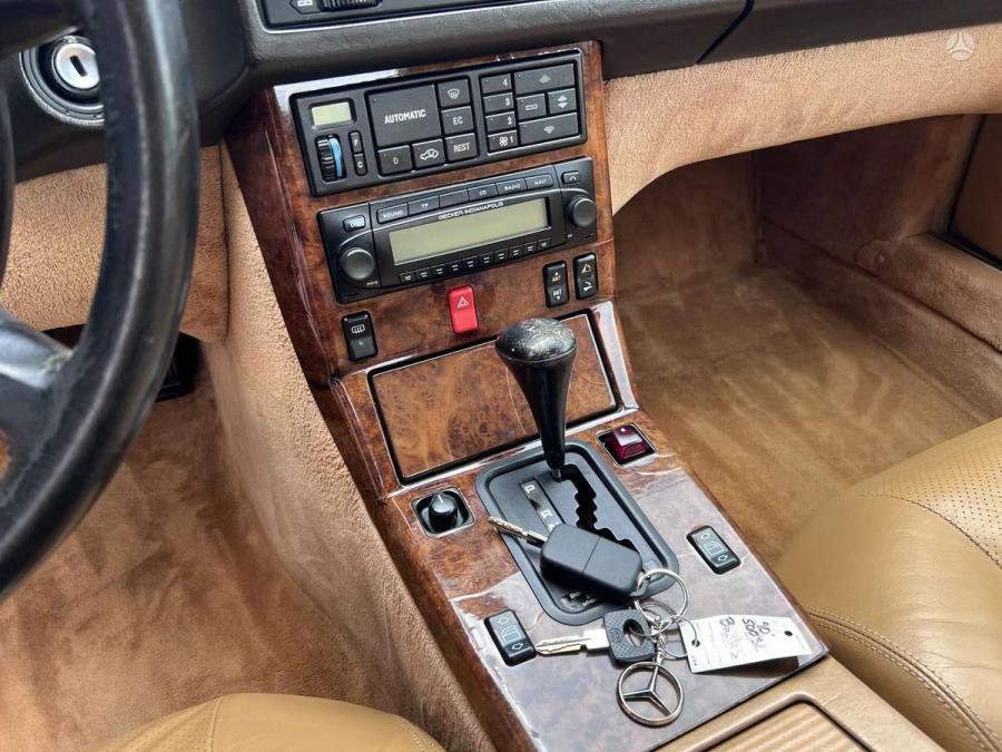 Черный Мерседес СЛ 500 1990 в Каунас, объемом двигателя 4.97 л и пробегом 200 тыс. км за 6999 €, фото 15 на AUTOMOTO.COM.LV