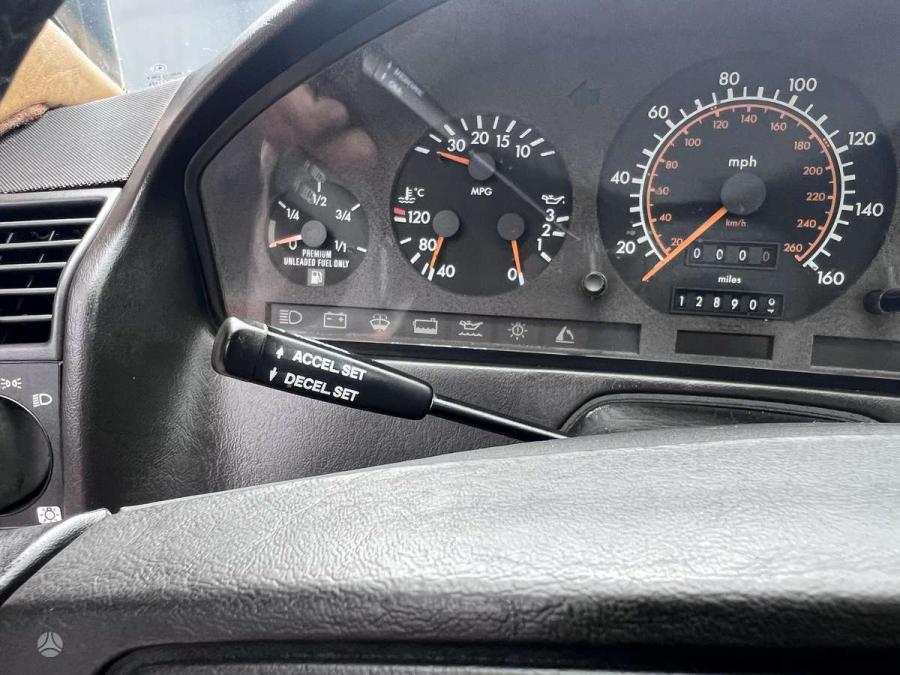 Черный Мерседес СЛ 500 1990 в Каунас, объемом двигателя 4.97 л и пробегом 200 тыс. км за 6999 €, фото 16 на AUTOMOTO.COM.LV